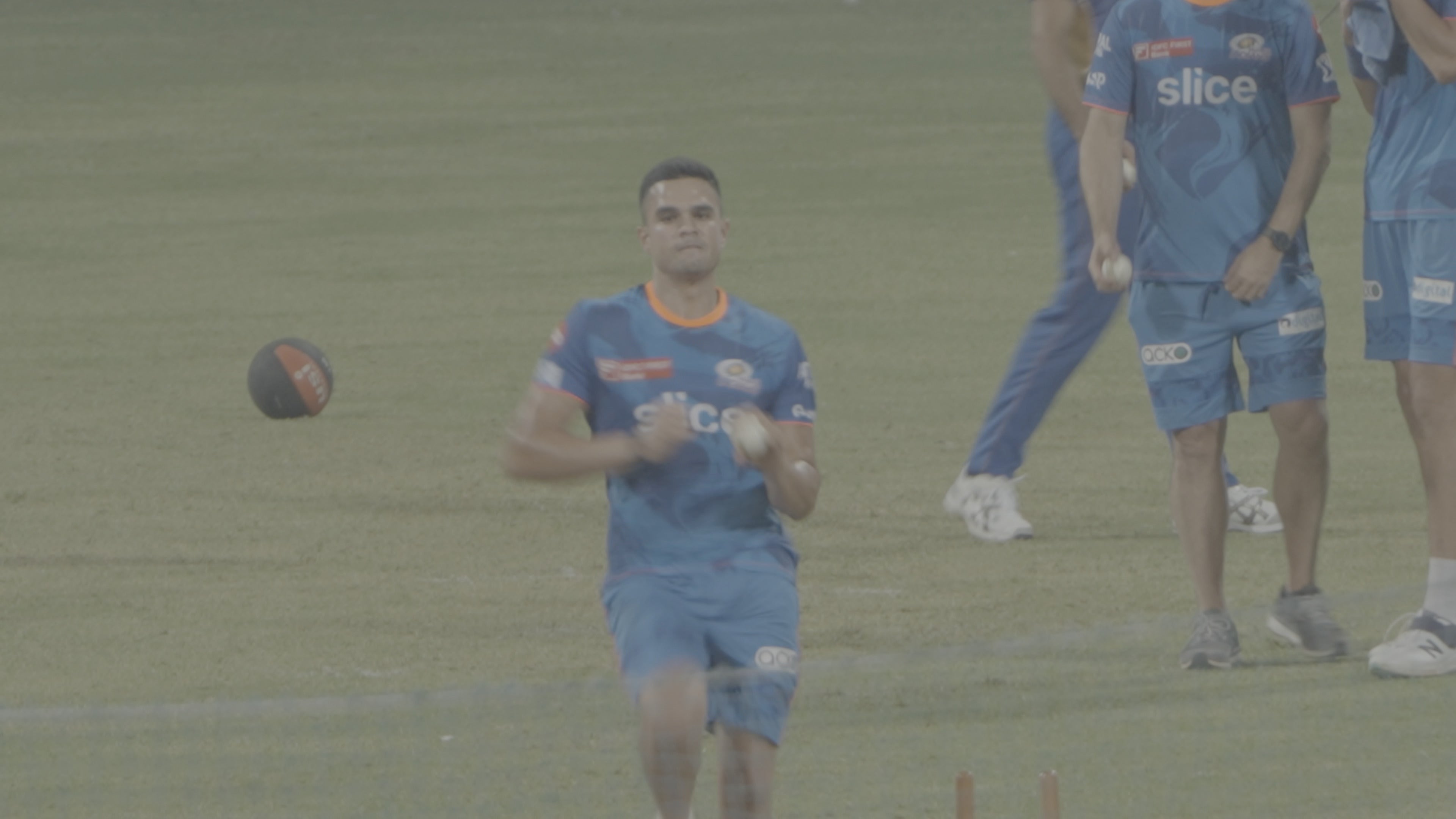 Watch MI star players get in the groove video online on JioTV